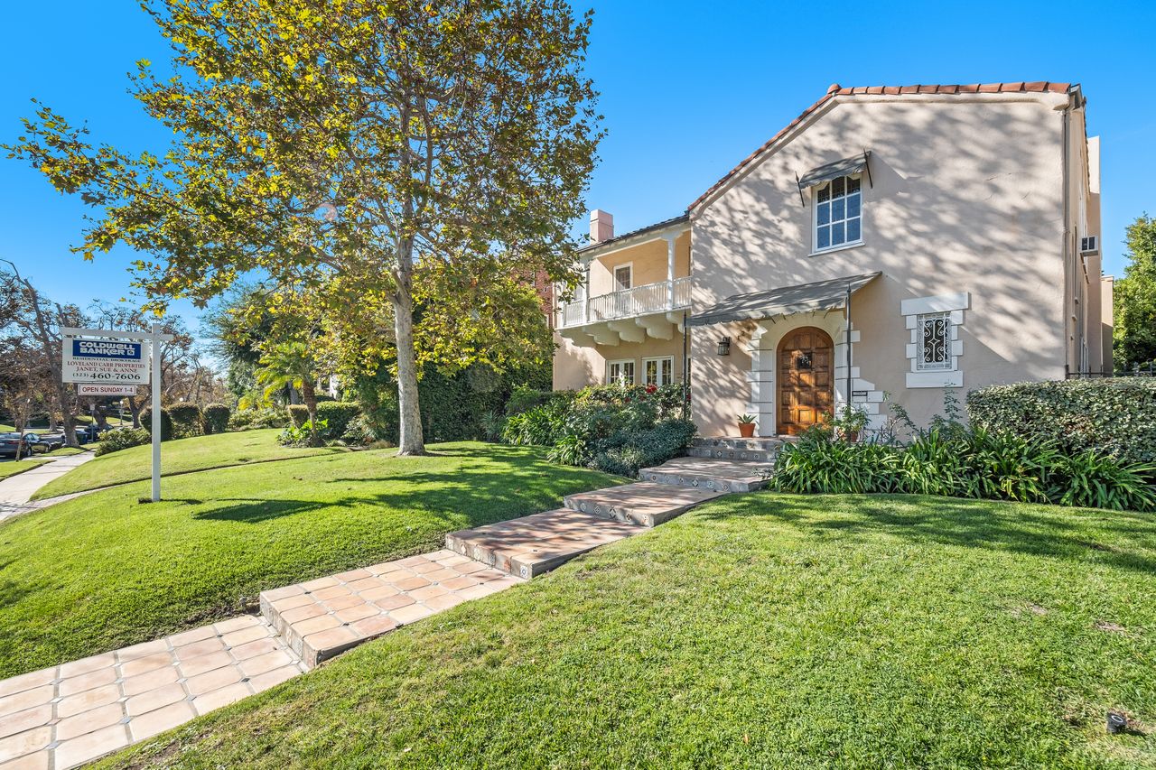 129 North McCadden Place • Loveland Carr Group | 323-460-7606